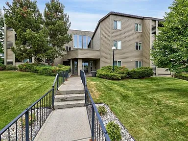 1560 Summit Dr Kamloops BC | Zillow