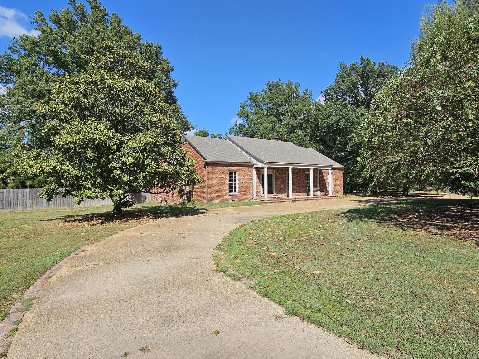 101 Railroad Ave, Cleveland, MS 38732 | Zillow