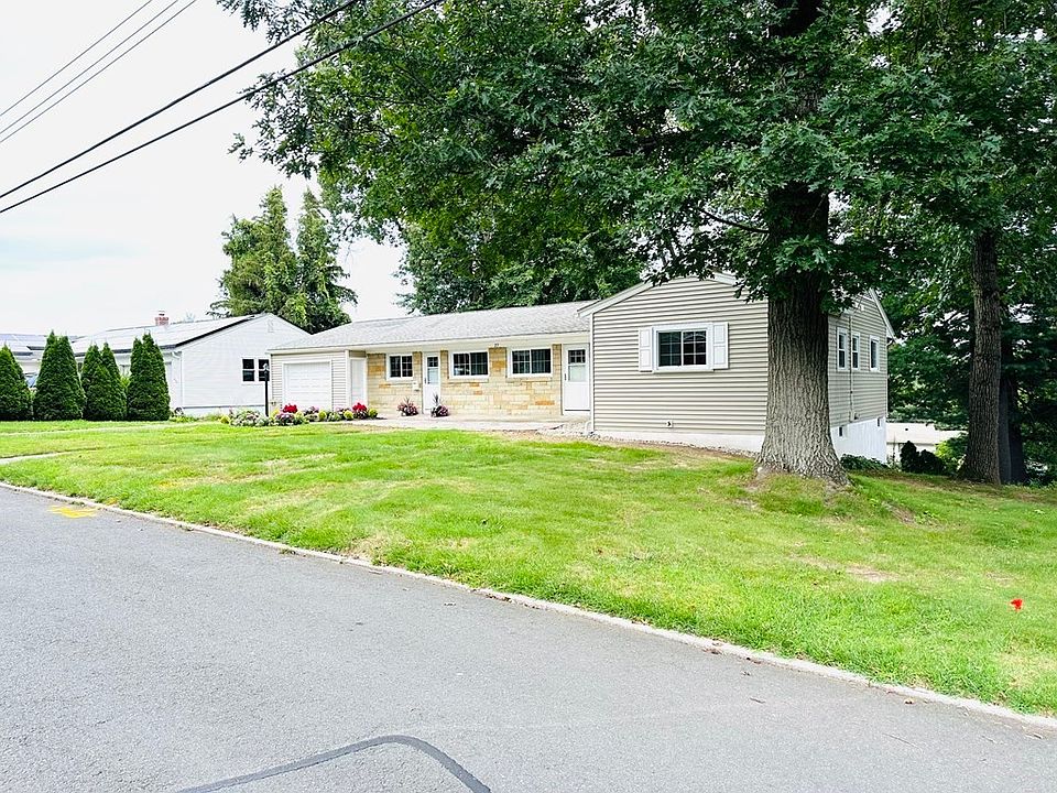 27 Dayton St, Springfield, MA 01118 | Zillow