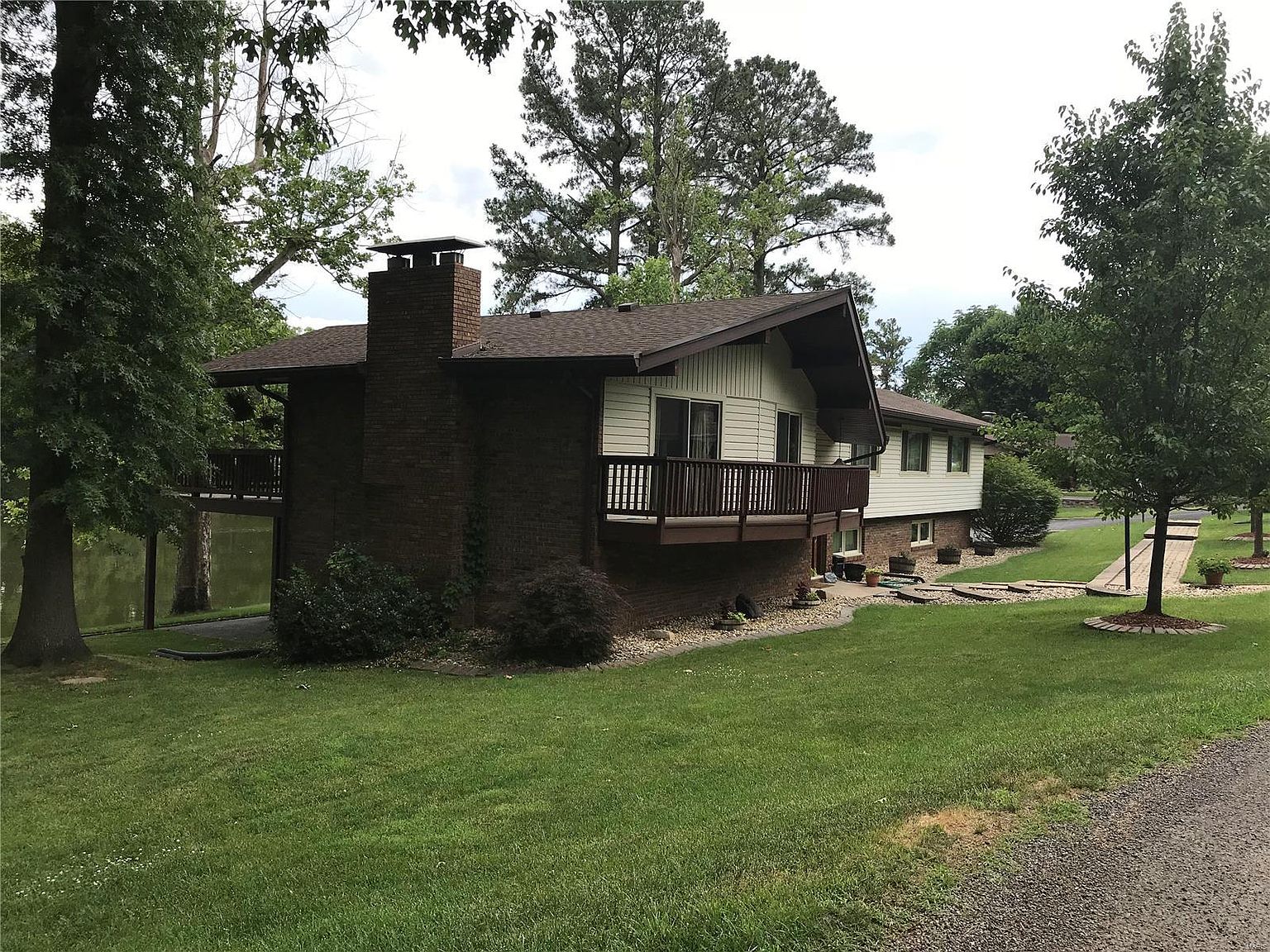 92 W Lake Dr, Troy, IL 62294 | Zillow