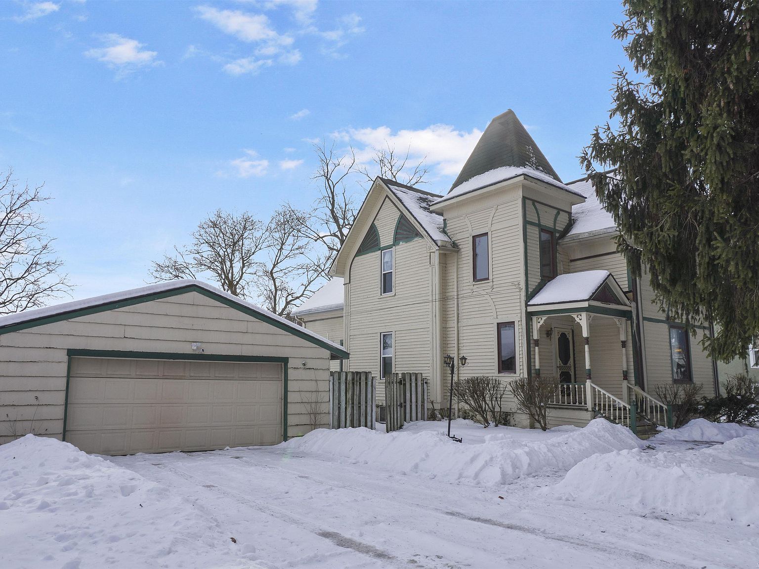 406 N Main St, Capac, MI 48014 | Zillow