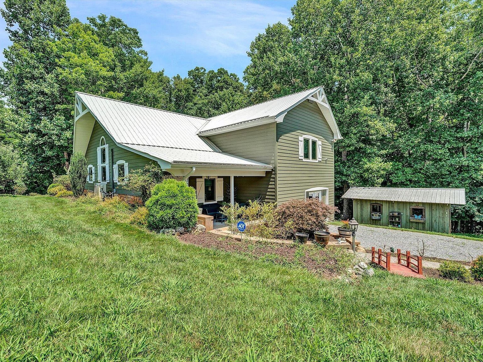 1016 Imperial Ct, Moneta, VA 24121 | MLS #900182 | Zillow