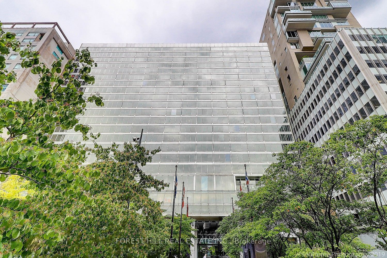 110 Bloor St W #2001, Toronto, ON M5S 2W7 | Zillow