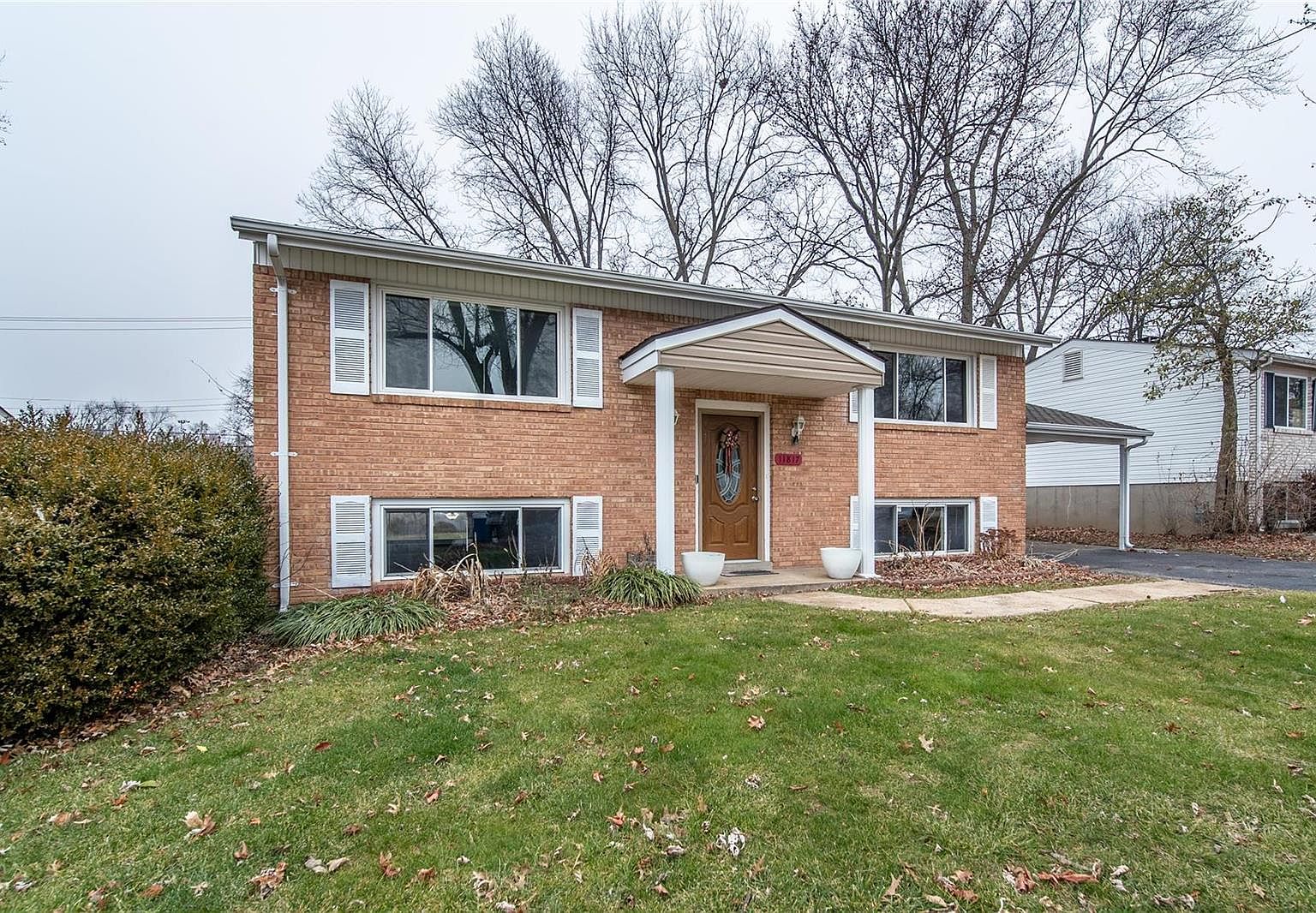 11817 Brookmont Dr, Maryland Heights, MO 63043 | Zillow