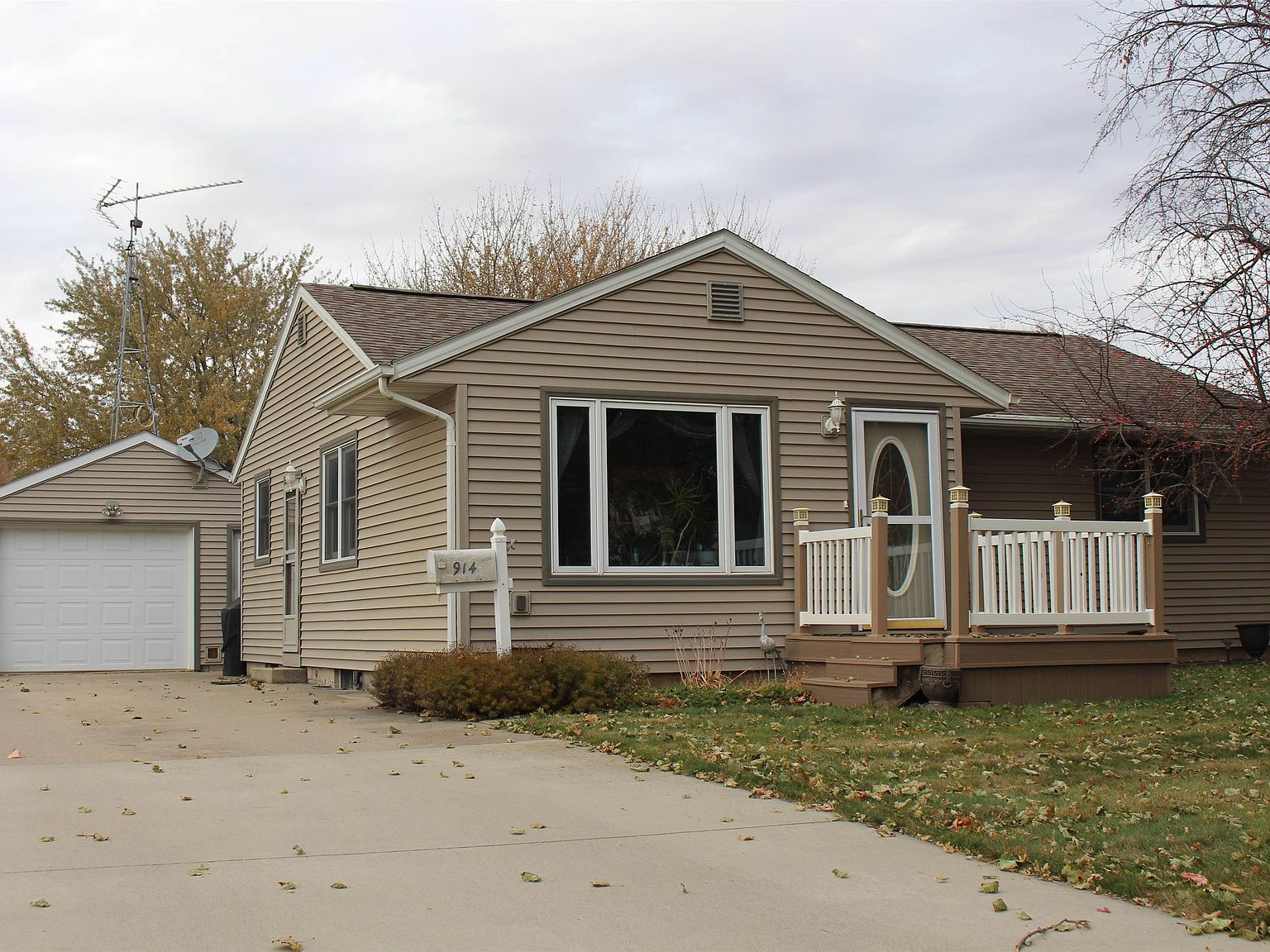 914 6th St, Lake View, IA 51450 | Zillow