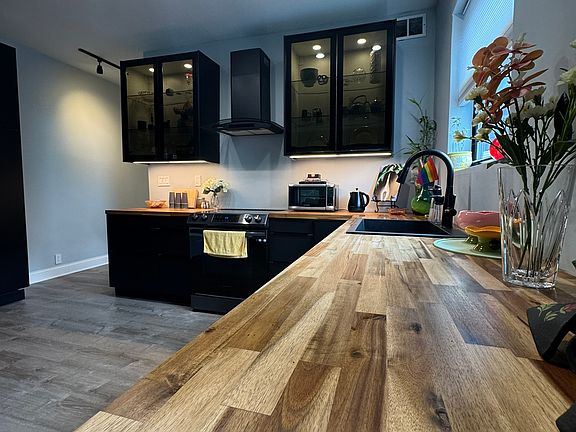 3232 Henrietta St #2, Saint Louis, MO 63104 | Zillow