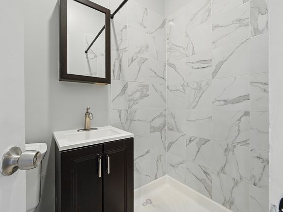 17 Jewett Ave #1R, Jersey City, NJ 07304 | Zillow