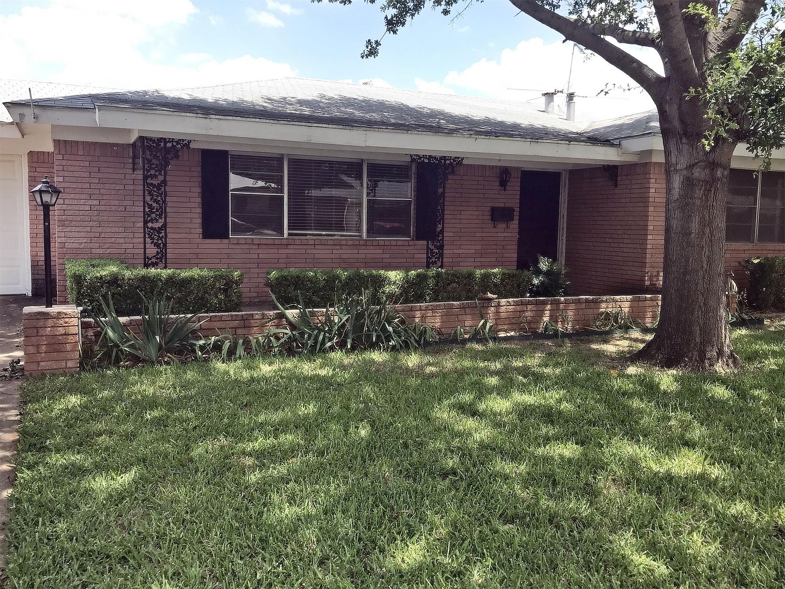 1124 Harrison Ln, Hurst, TX 76053 | Zillow
