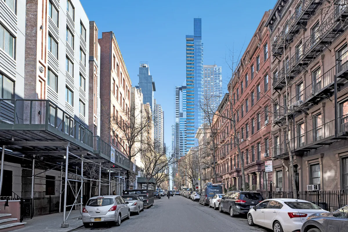 356 West 48th Street #2C in Hell's Kitchen, Manhattan | StreetEasy