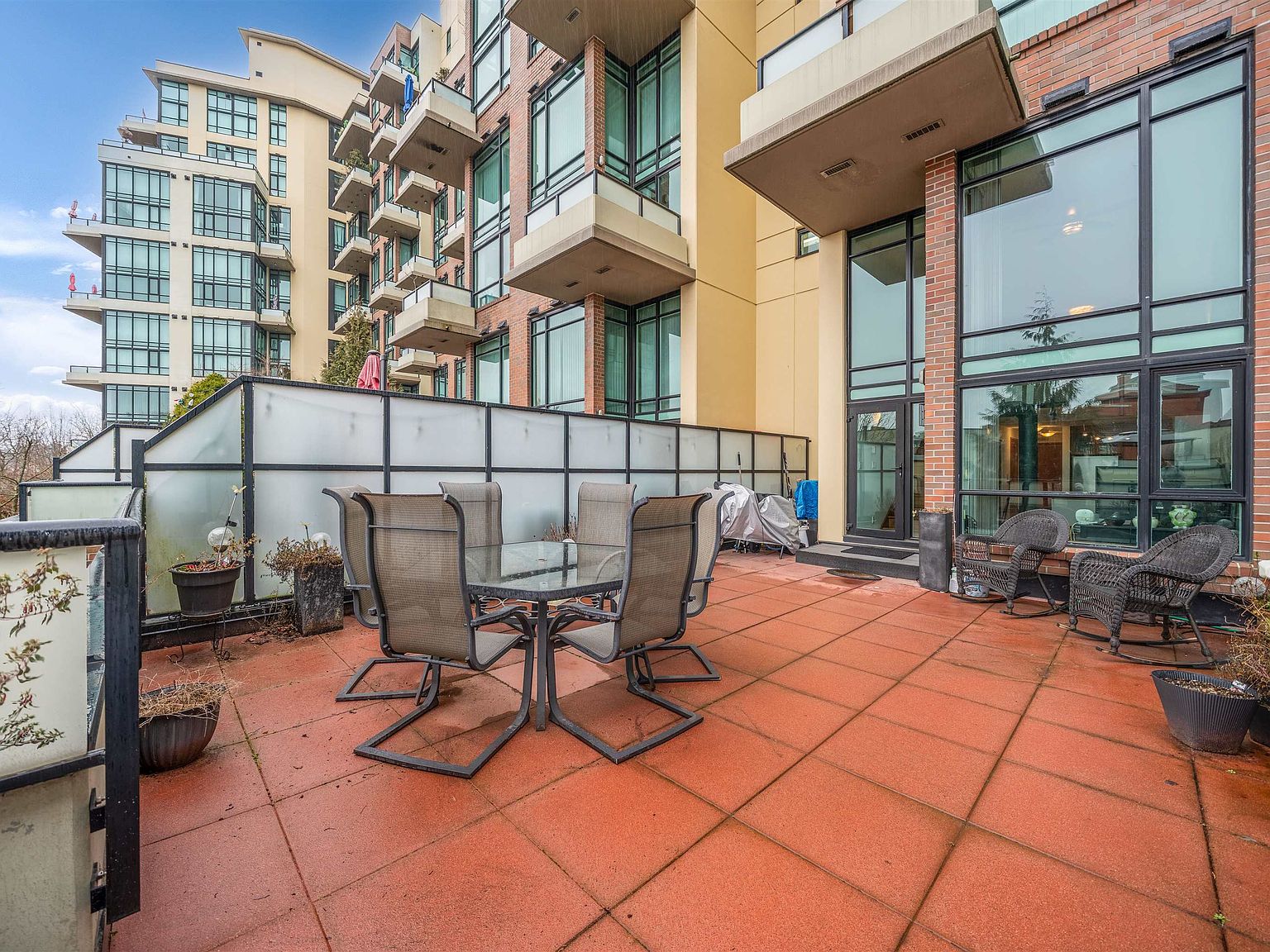 10 Renaissance Sq #217, New Westminster, BC V3M 7B1 | MLS #R2968777 ...