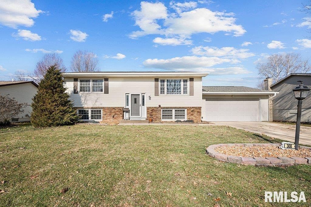 308 Cherokee Dr, Park View, IA 52748 | Zillow