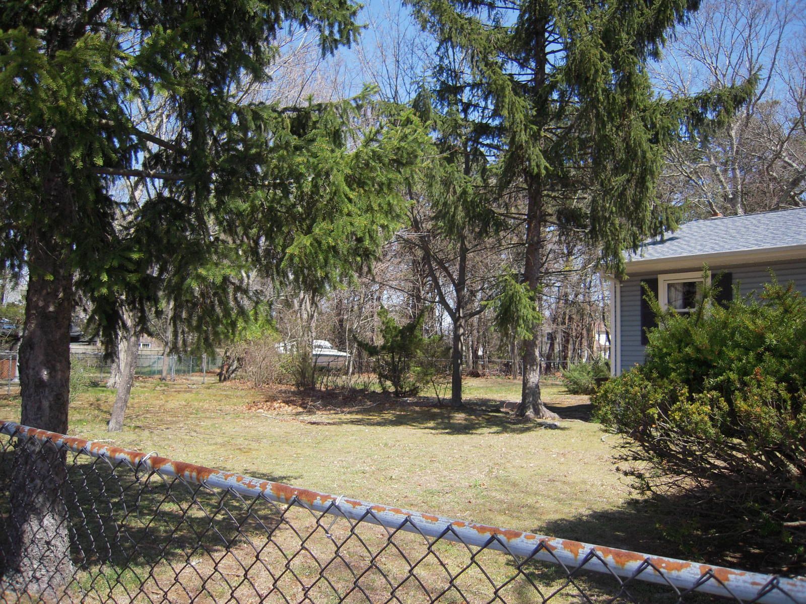 40 Smith St, Flanders, NY 11901 | Out East