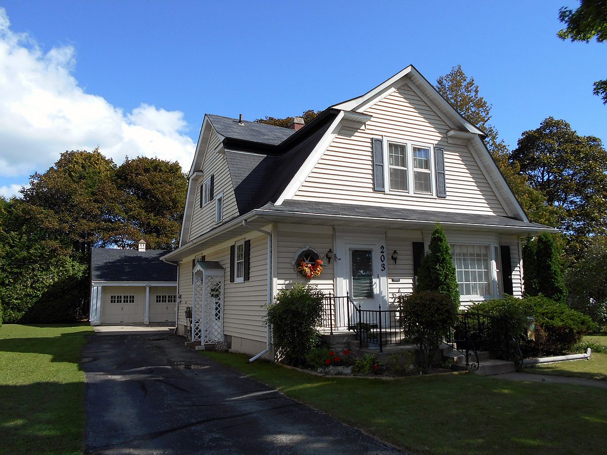 203 Steuben St, Manistique, MI 49854 | Zillow