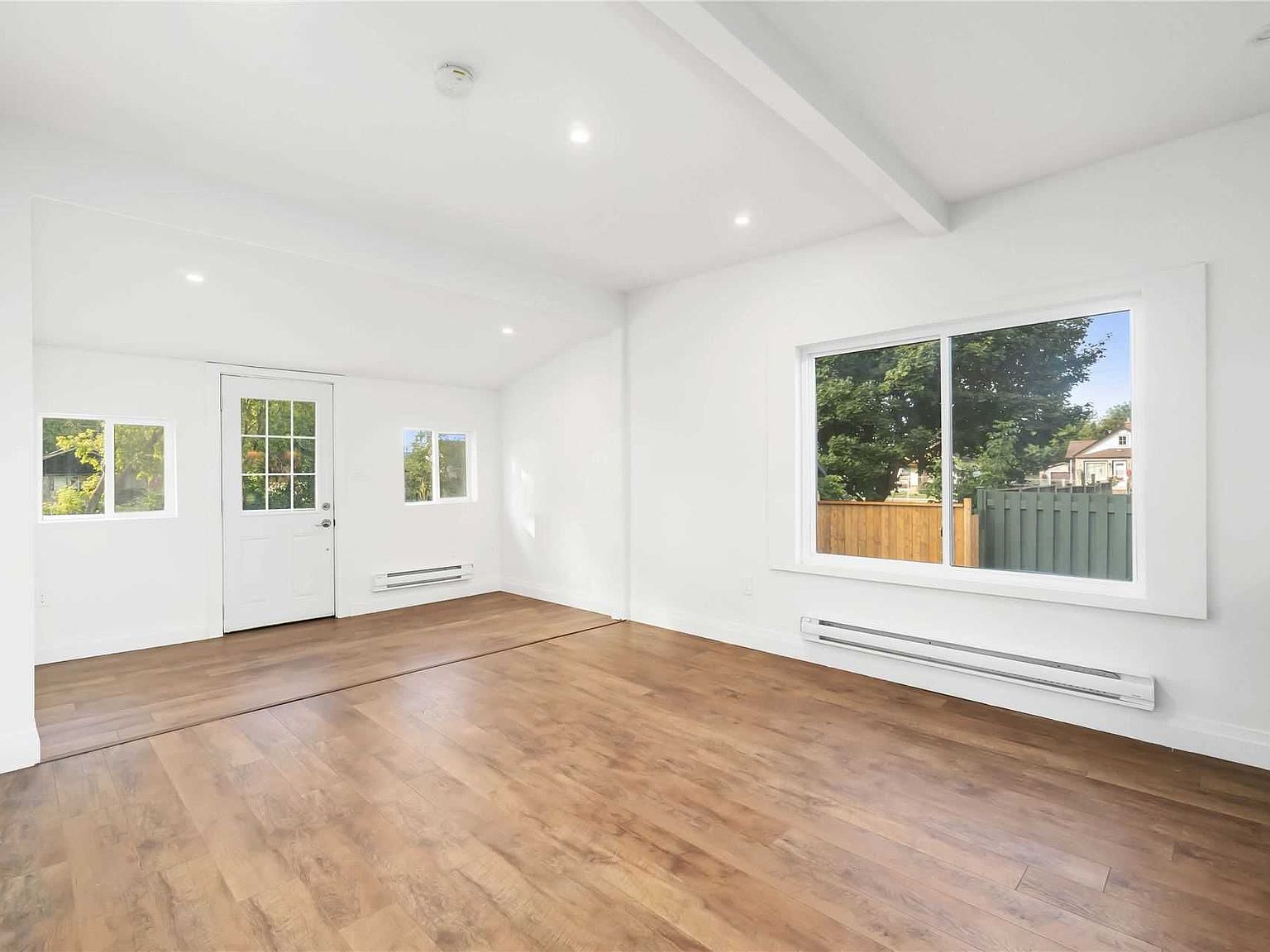 221 Beatty Ave, Oshawa, ON L1H 3B4 | Zillow