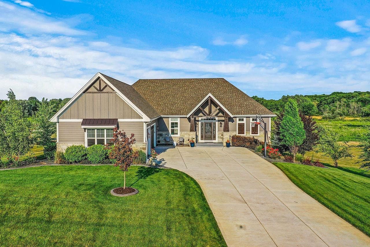W256N9482 Sennott COURT, Colgate, WI 53017 | Zillow