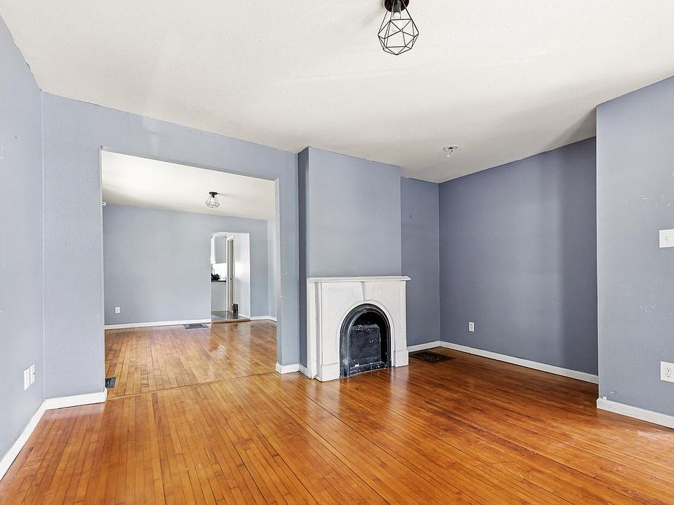 1006 E Land Pl Milwaukee WI | Zillow