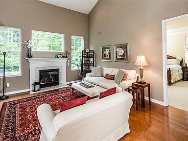 32 Edgemere Dr, Kendall Park, NJ 08824 | Zillow