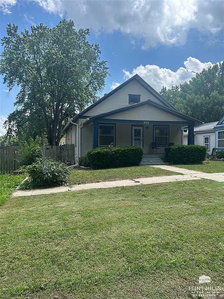 808 Blunt St, Clay Center, KS 67432 | MLS #20251520 | Zillow