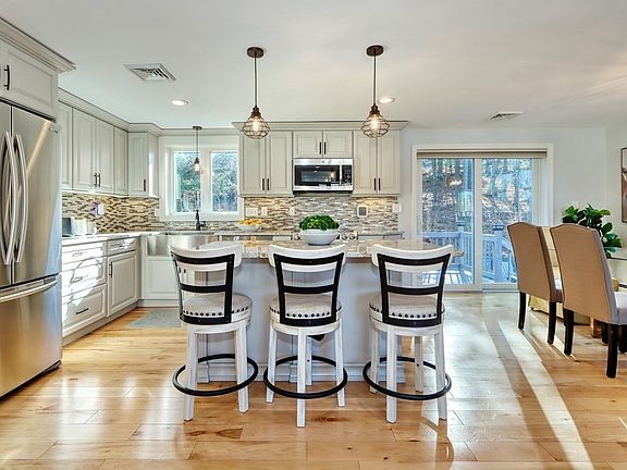 10 Morningside Dr, Woburn, MA 01801 | MLS #73193746 | Zillow