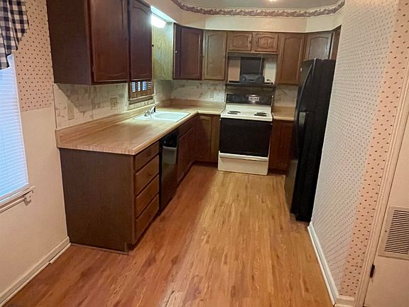 1316 Olive St, Winfield, KS 67156 | Zillow