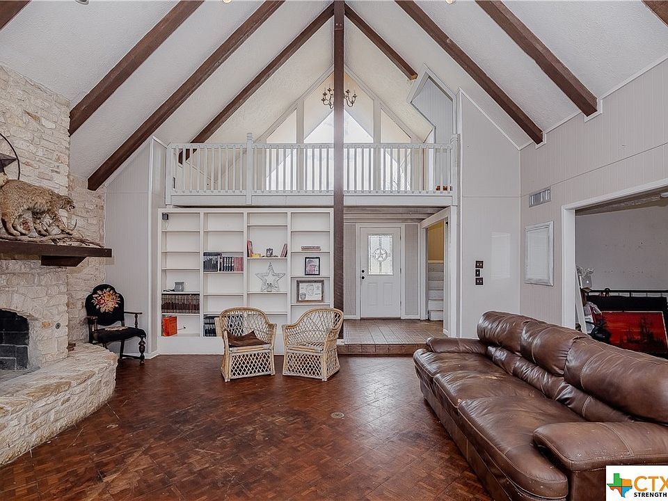 900 Gilbert St, Edna, TX 77957 | Zillow