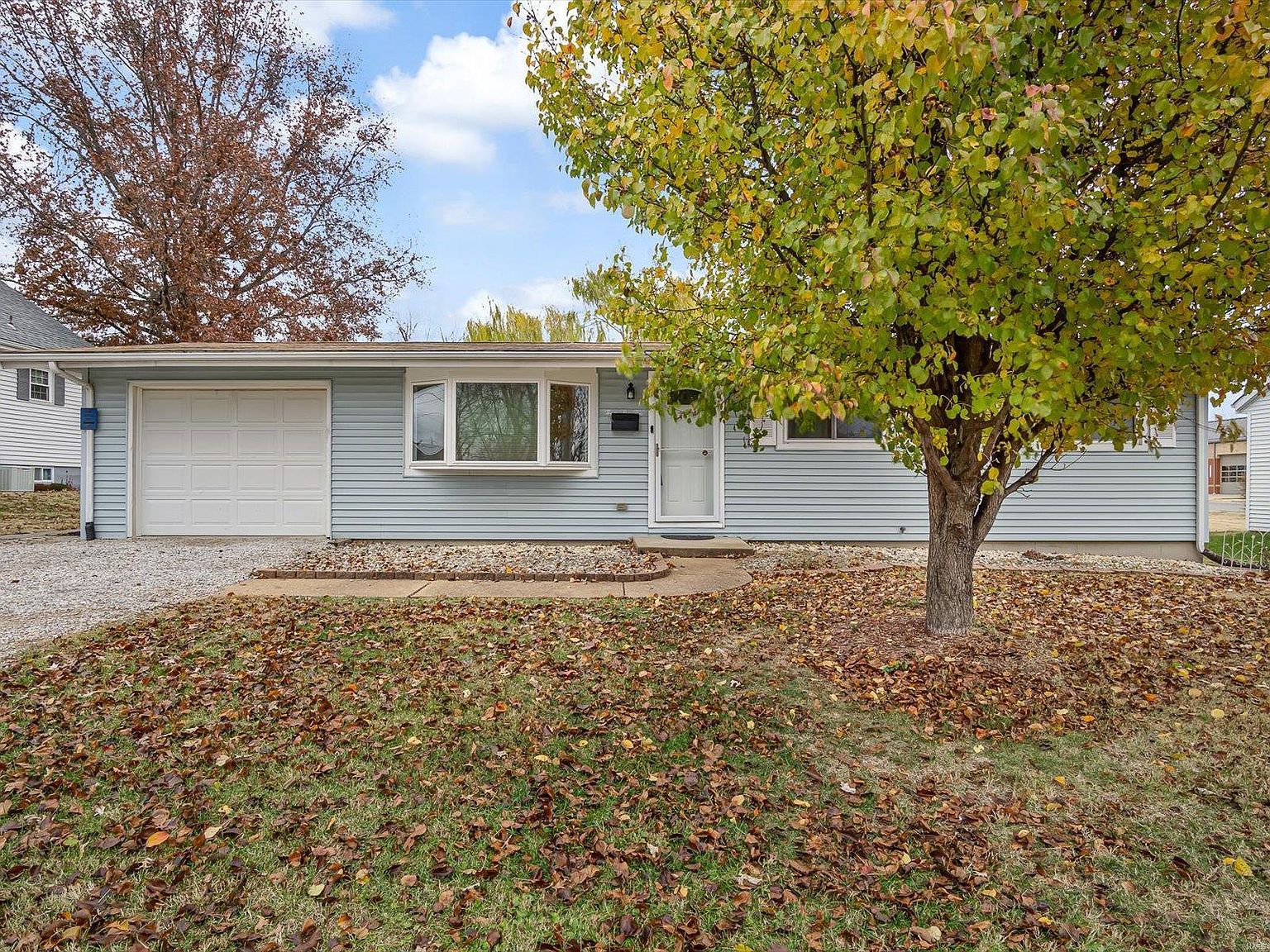 302 N Moore St, Waterloo, IL 62298 | Zillow