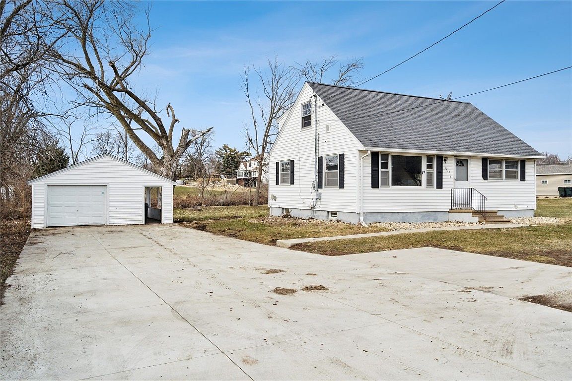 1074 Edgewood Rd NW, Cedar Rapids, IA 52405 | Zillow