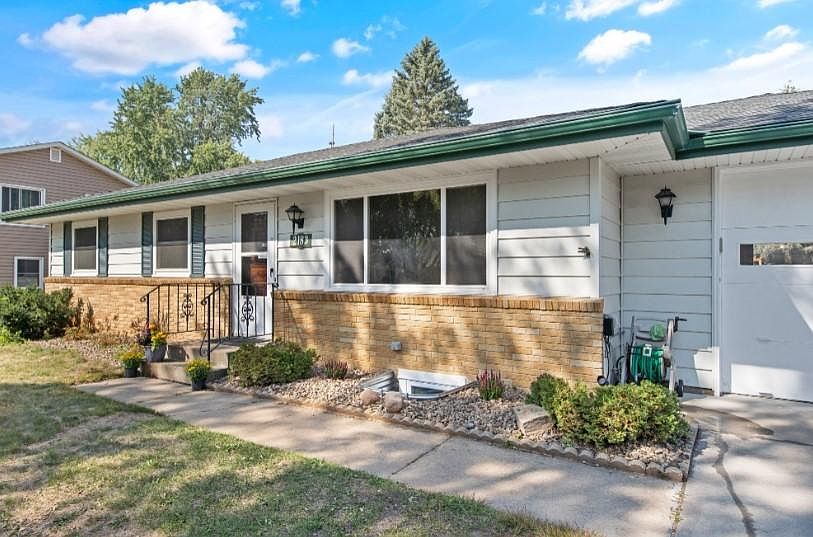 2183 Mapleview Ave E, Maplewood, MN 55109 | Zillow