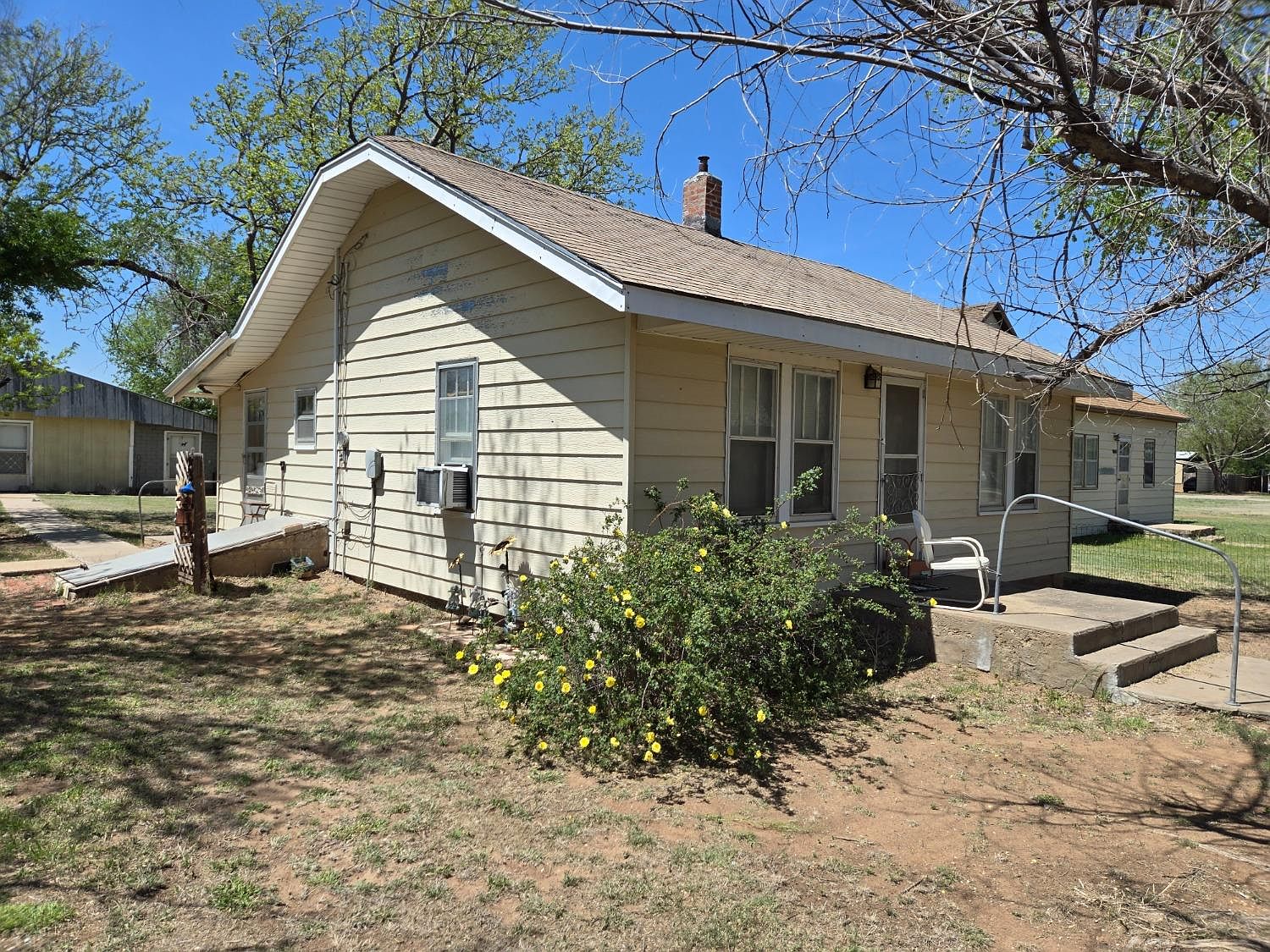 210 N Smith St, Turpin, OK 73950 | Zillow