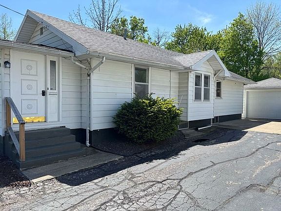 811 N Jefferson St, Robinson, IL 62454 | Zillow