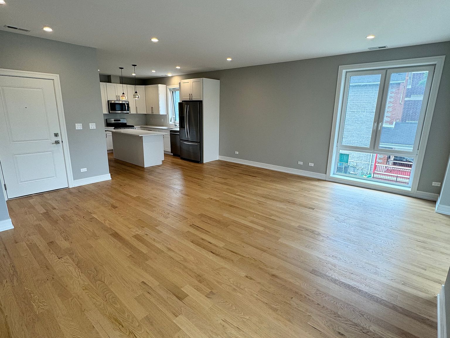 3745 S Lake Park Ave #2, Chicago, IL 60653 | Zillow