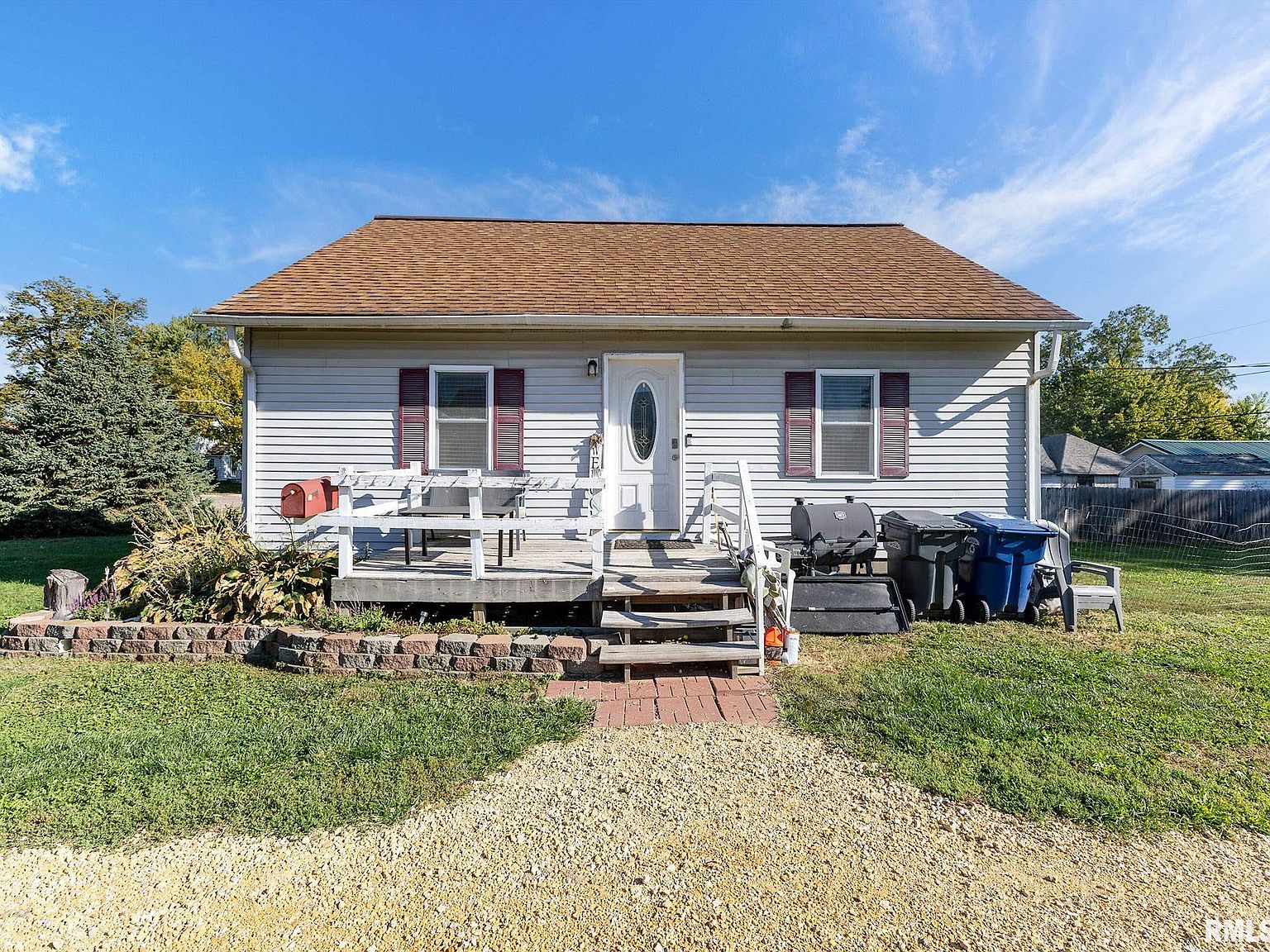 2827 Pershing Blvd, Clinton, IA 52732 | Zillow