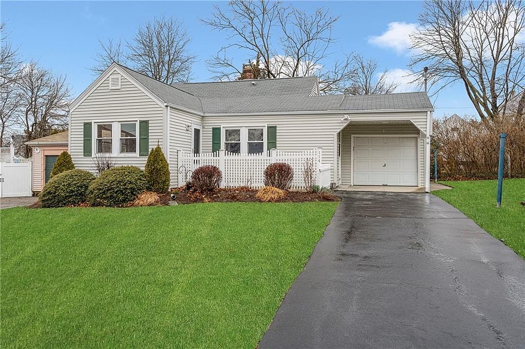 114 Crown Ave, Riverside, RI 02915 | Zillow