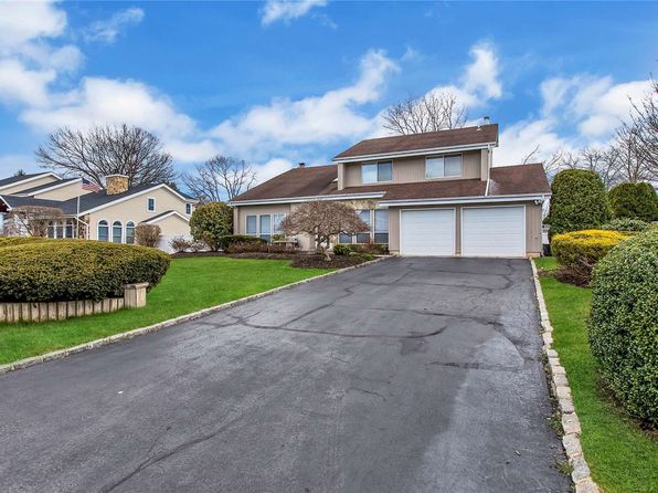 Commack NY Luxury Homes For Sale - 28 Homes | Zillow