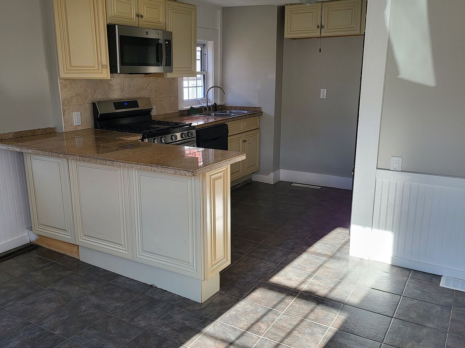 128 Main St #L, Plaistow, NH 03865 | Zillow