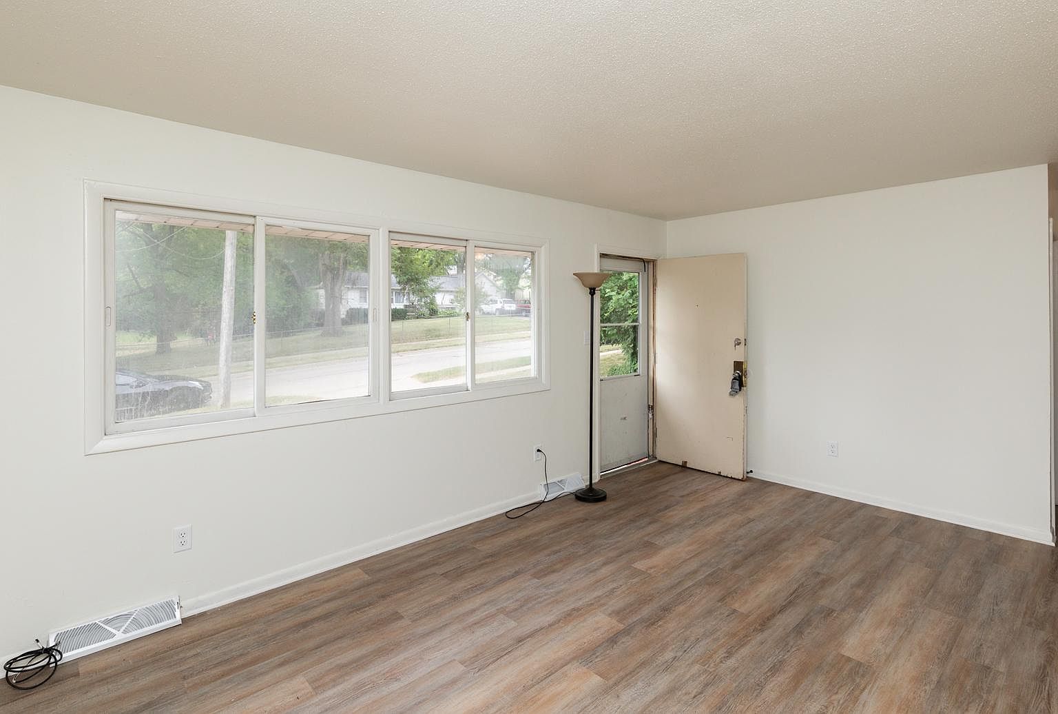426 E Leach Ave, Des Moines, IA 50315 | Zillow