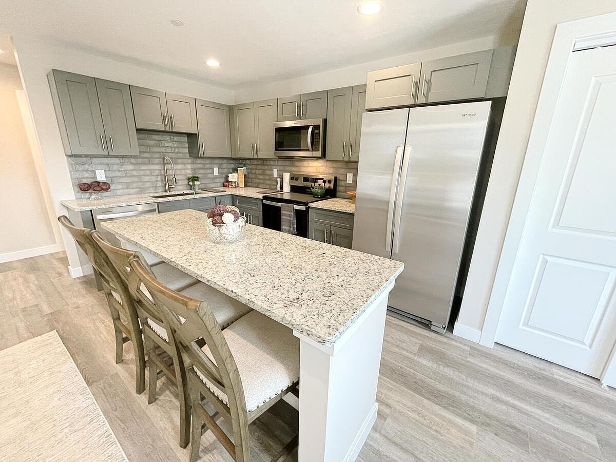 6 Stockyard Dr #202, Windham, ME 04062 | Zillow