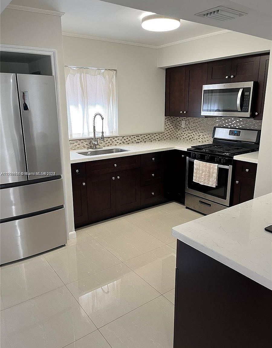 6647 SW 112th Ct, Miami, FL 33173 | Zillow