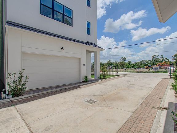 1647 Bingle Rd, Houston, TX 77055 | Zillow