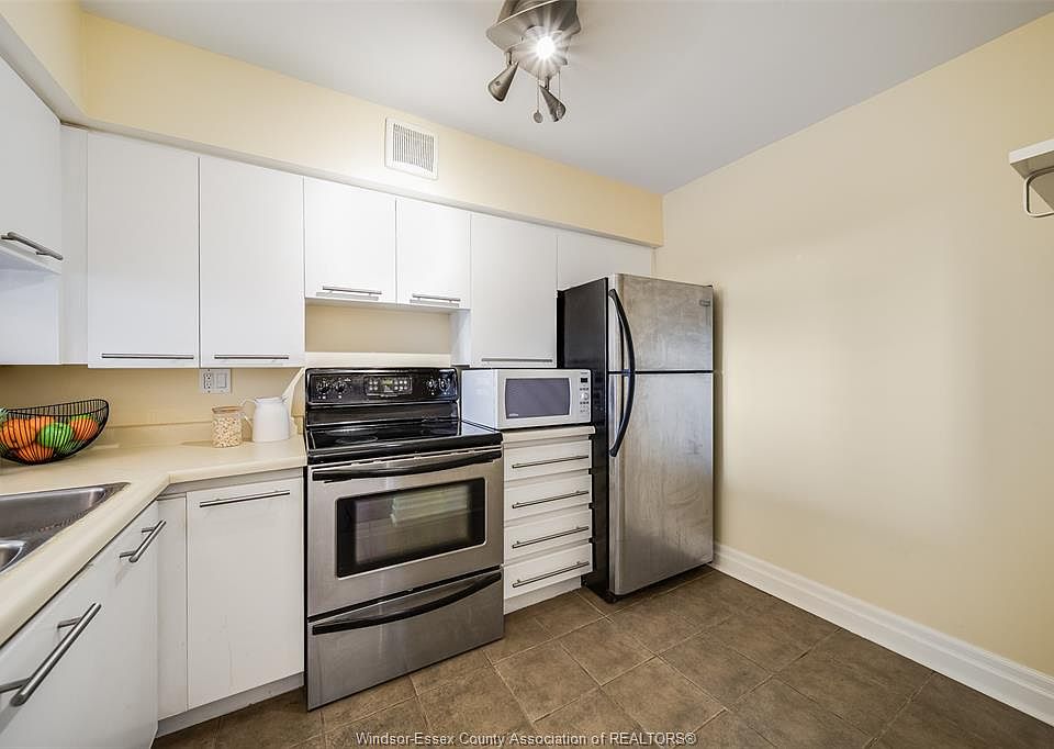 75 Riverside Dr E Windsor ON | Zillow