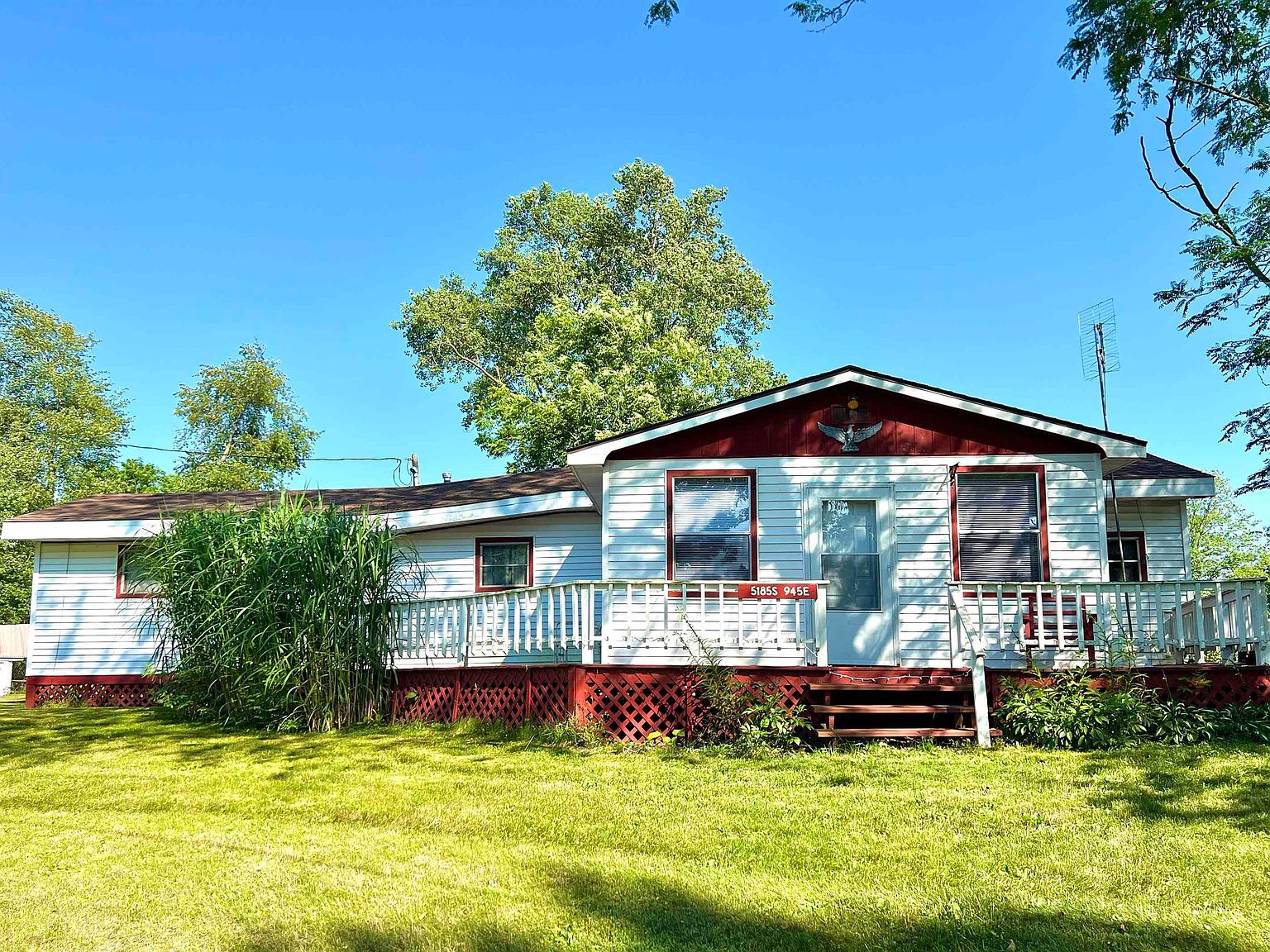 5185 S 945 E, Wolcottville, IN 46795 | MLS #202324799 | Zillow