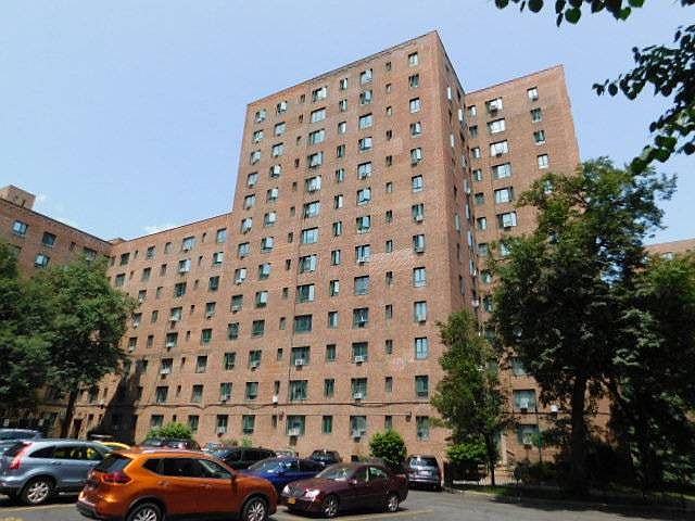 The Parkchester South Condominiums - 1507 Metropolitan Ave Bronx NY ...