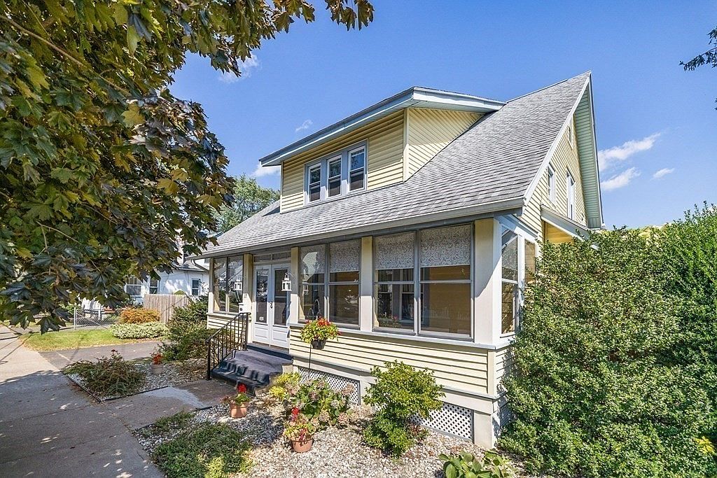 17 Manitoba St, Springfield, MA 01108 | Zillow