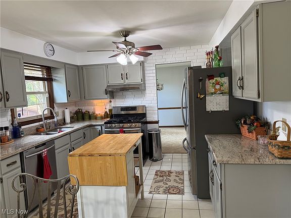 5113 Tippwood Ct, Youngstown, OH 44512 | Zillow