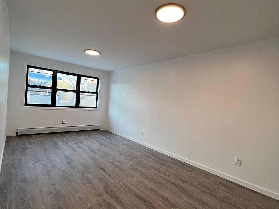 11446 Farmers Blvd Saint Albans NY | Zillow