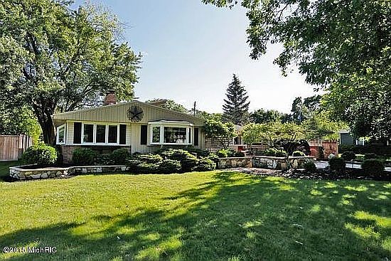 3047 Cascade Rd SE, Grand Rapids, MI 49506 | Zillow