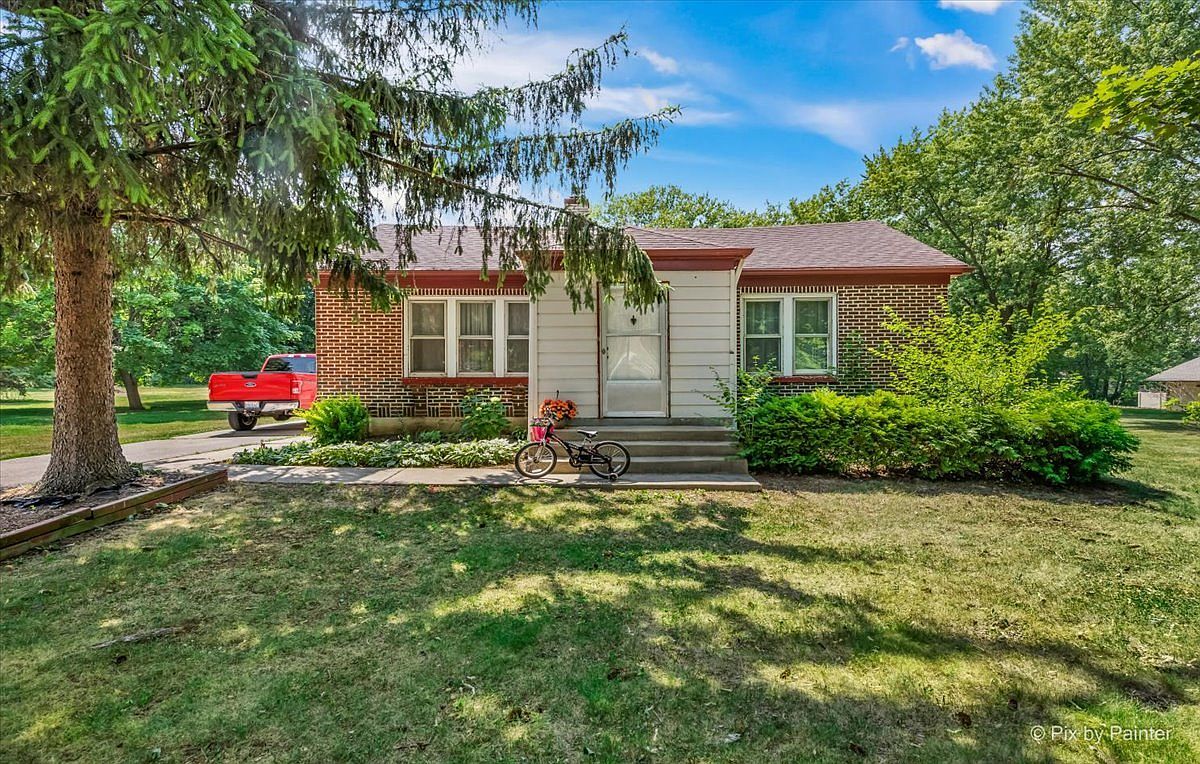 10N912 S Airlite St, Elgin, IL 60123 | Zillow