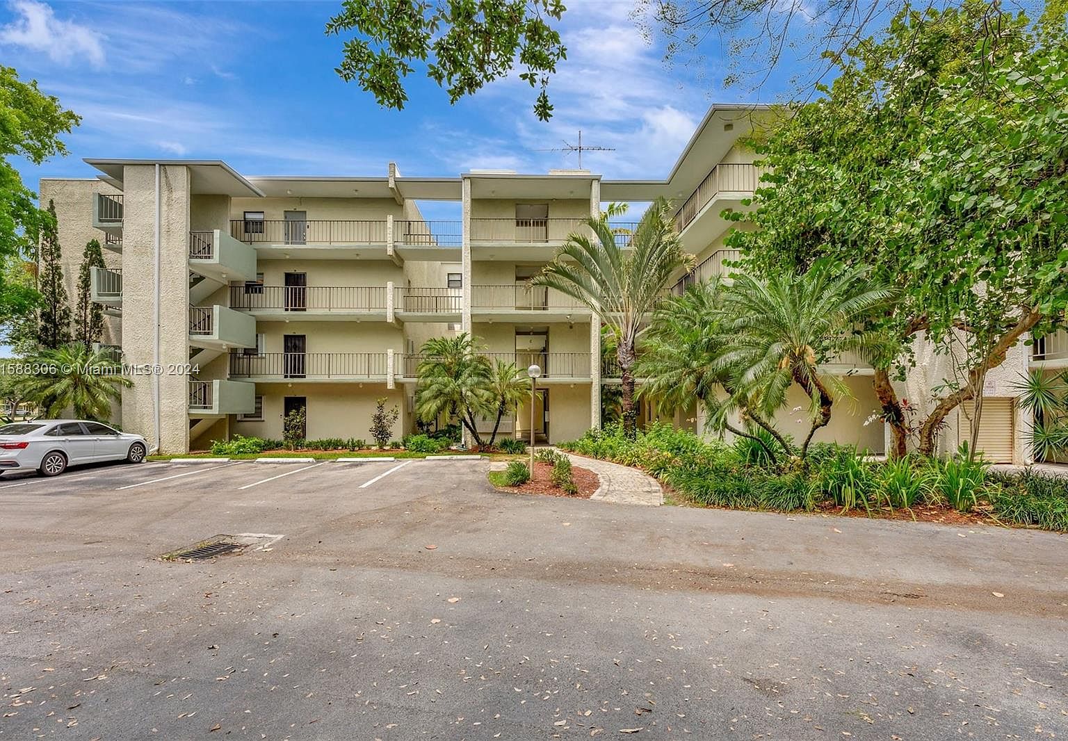 8951 N New River Canal Rd APT 2C, Plantation, FL 33324 | Zillow