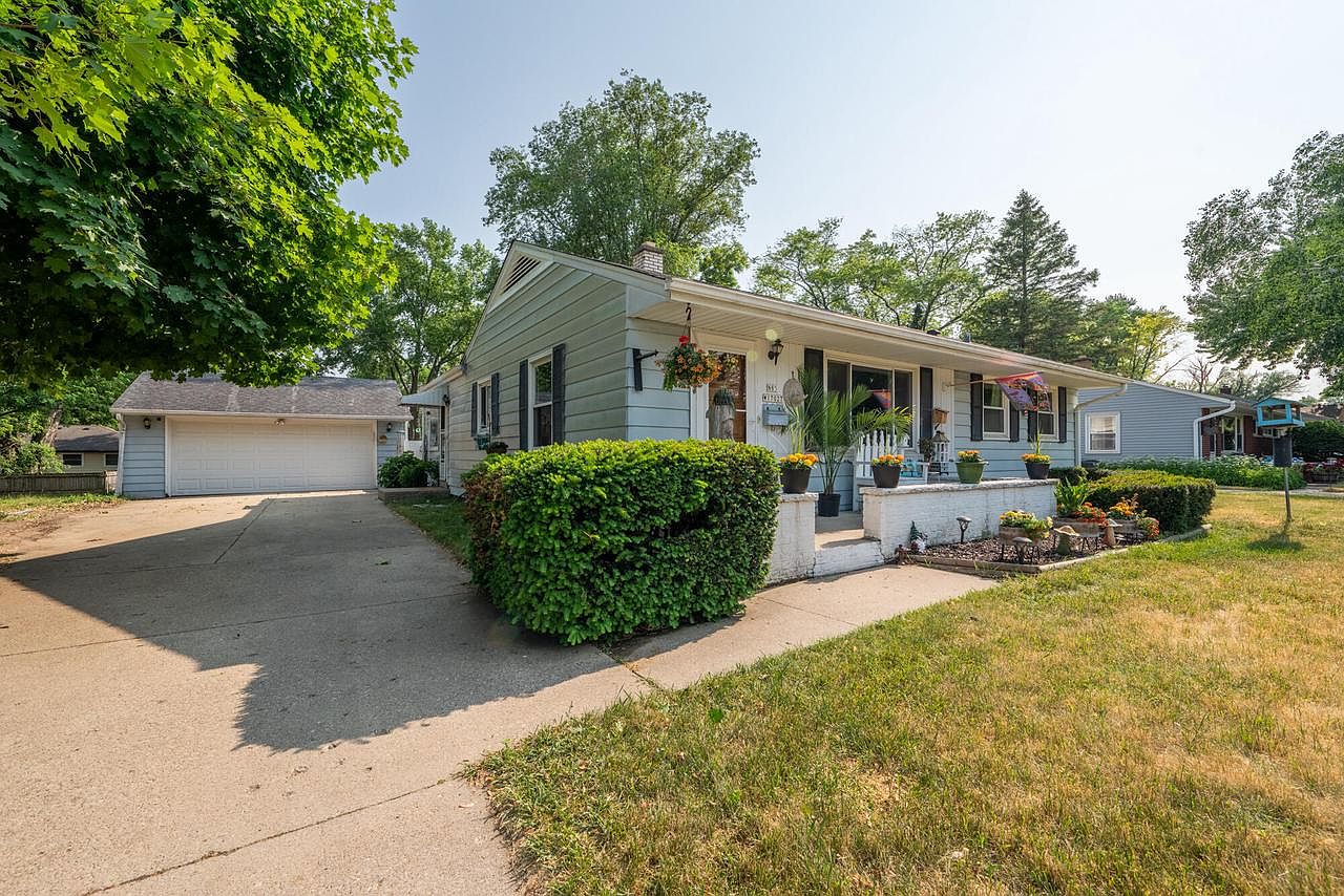 N85W17027 Lee PLACE, Menomonee Falls, WI 53051 | Zillow