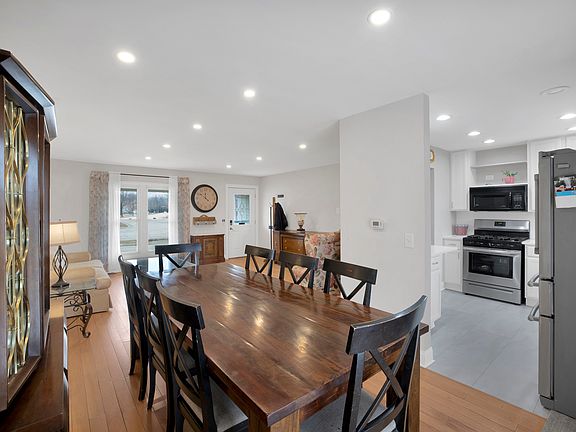 16284 W Pauline Ave, Prairie View, IL 60069 | Zillow